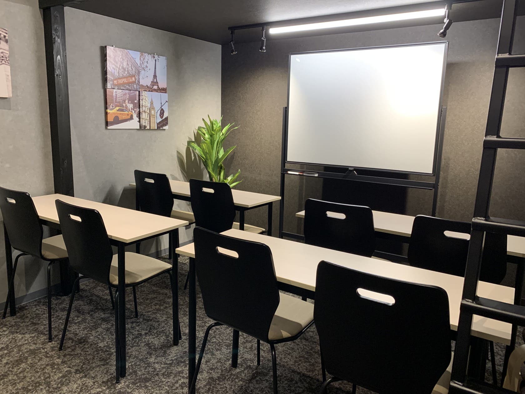 【静岡駅4分、12名利用可】完全個室！プロジェクター・ホワイトボードあり！ WIFI無料！貸し会議室ユニエル 静岡Eの写真3