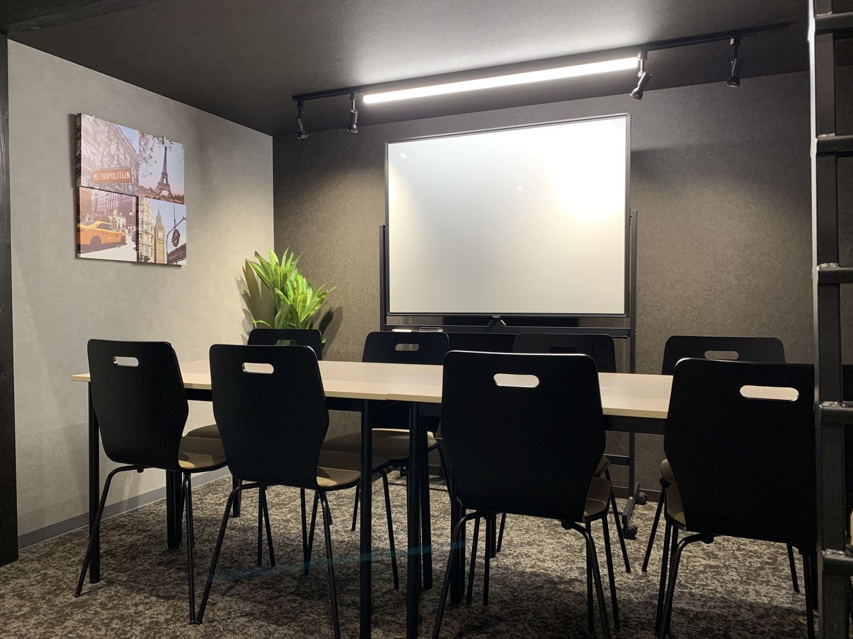 【静岡駅4分、12名利用可】完全個室！プロジェクター・ホワイトボードあり！ WIFI無料！貸し会議室ユニエル 静岡Eの写真4