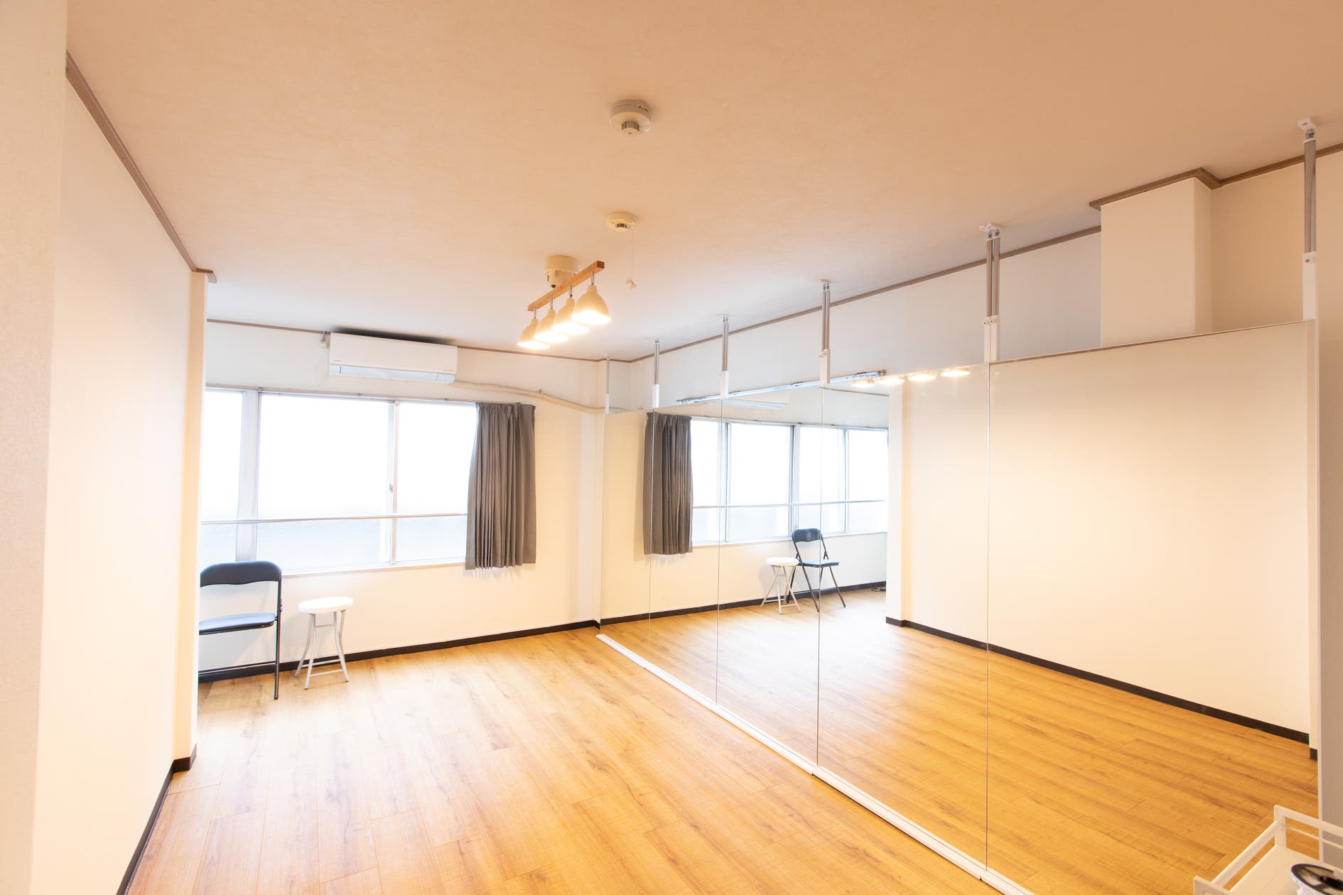 【オープン価格！12月限定 1900円 → 1500円】本八幡から徒歩30秒 ダンスができるレンタルスタジオ！当日予約も可能ですの写真1