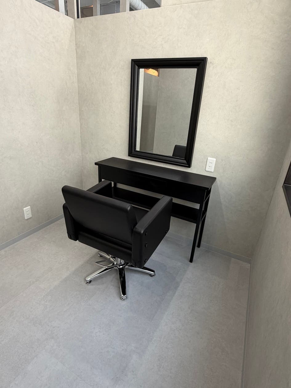 【阪急梅田駅徒歩1分】個室シェアサロン✨美容室の写真1