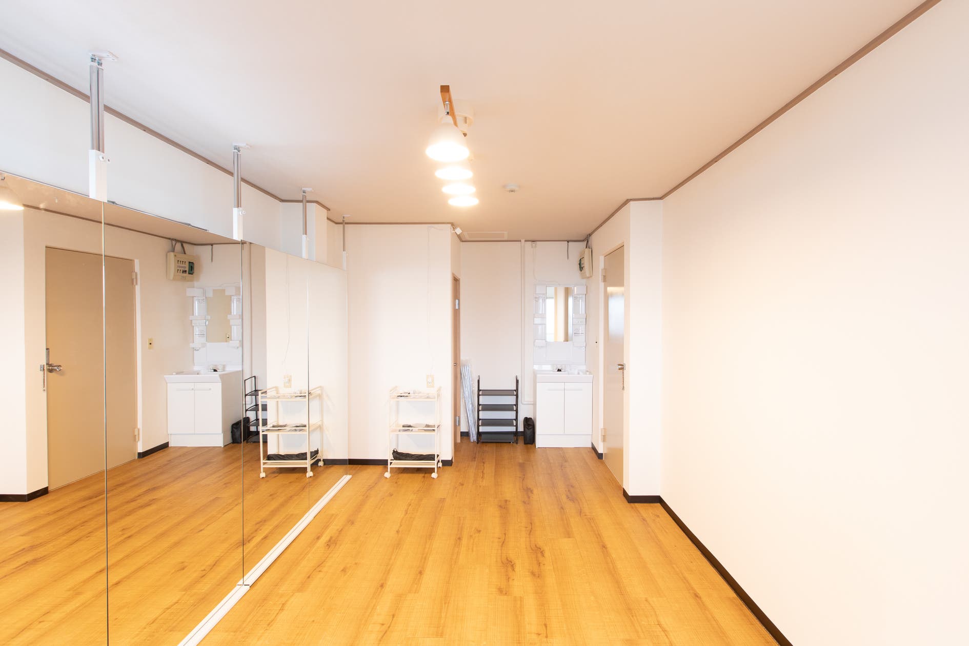 【オープン価格！12月限定 1900円 → 1500円】本八幡から徒歩30秒 ダンスができるレンタルスタジオ！当日予約も可能ですの写真6