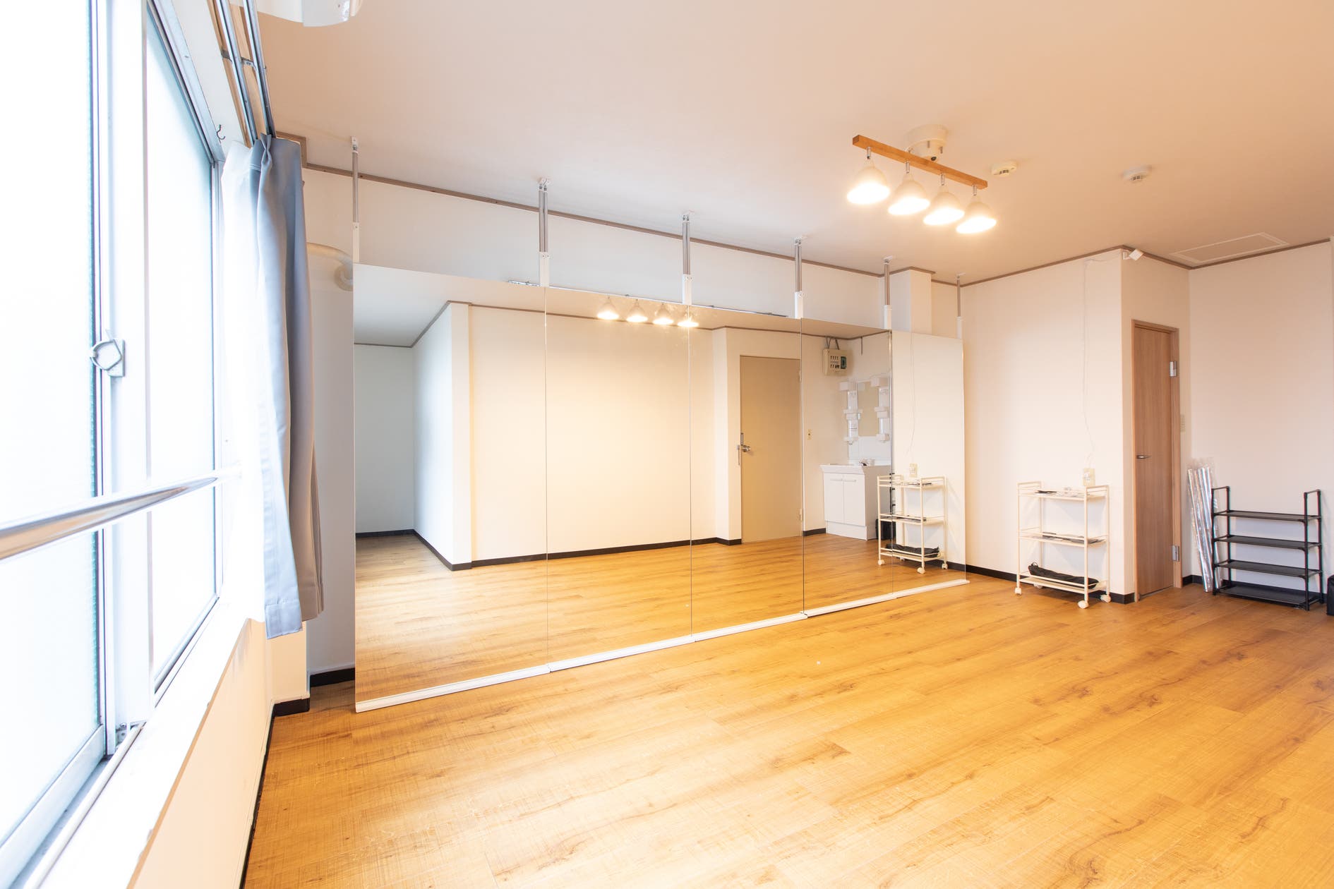 【オープン価格！12月限定 1900円 → 1500円】本八幡から徒歩30秒 ダンスができるレンタルスタジオ！当日予約も可能ですの写真9