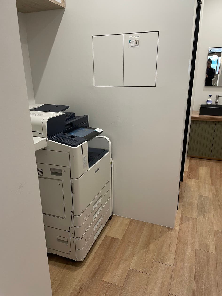 神田駅東口　徒歩1分🚶　駅近でオンライン会議や作業に集中できるモニター完備の「一人用」完全個室【 T04 】の写真5