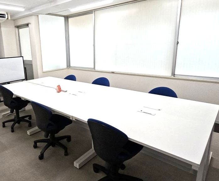 熊谷駅徒歩３分、レンタルオフィス、フリースペース・会議室貸出（6名　半個室）の写真1