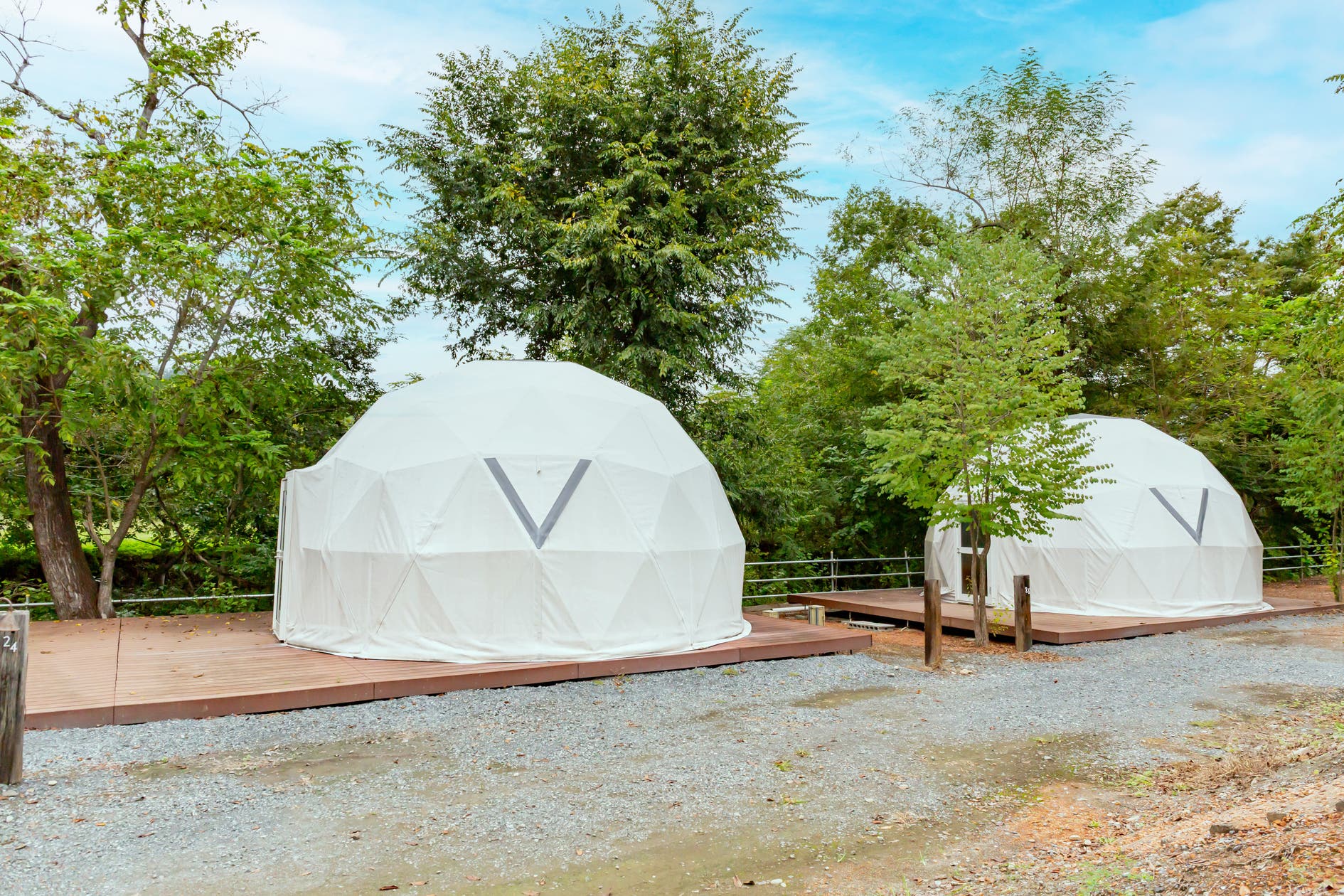 ドームテント2棟の写真3