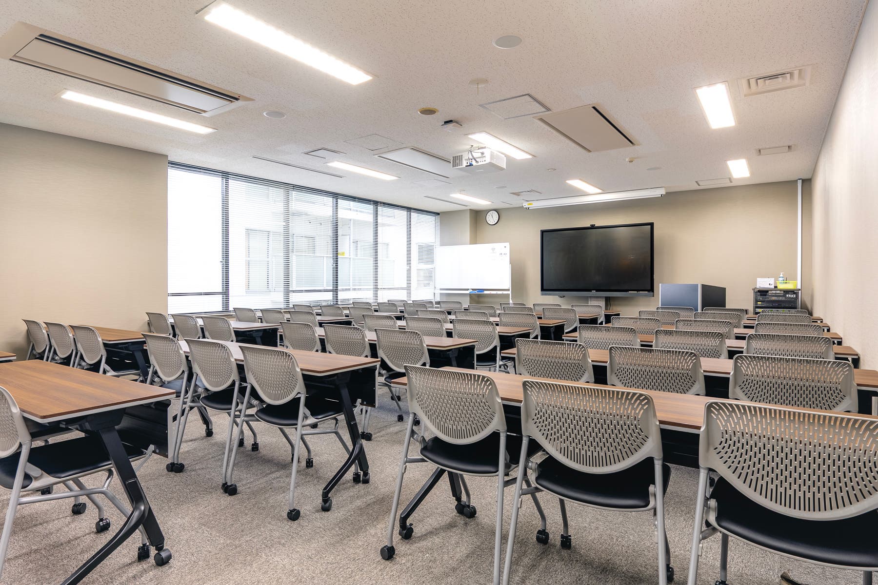 スペモ/新宿駅徒歩4分/会議/セミナー/講演会/モニター完備/設備充実/785_CROSSCOOP新宿SOUTHの写真1