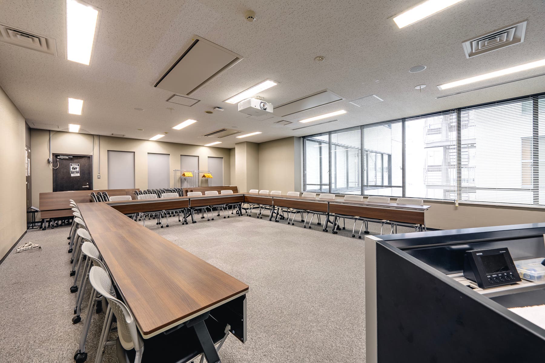 スペモ/新宿駅徒歩4分/会議/セミナー/講演会/モニター完備/設備充実/785_CROSSCOOP新宿SOUTHの写真2