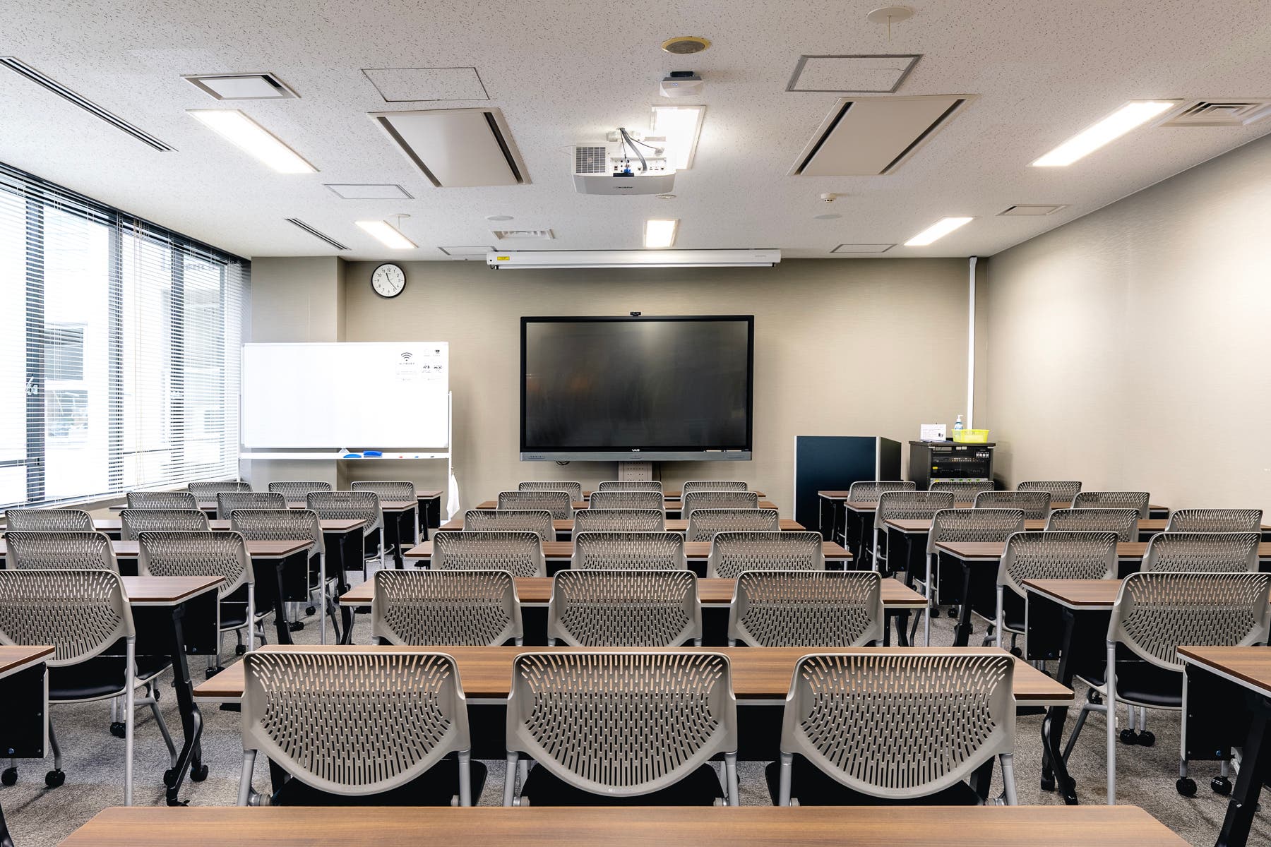 スペモ/新宿駅徒歩4分/会議/セミナー/講演会/モニター完備/設備充実/785_CROSSCOOP新宿SOUTHの写真4