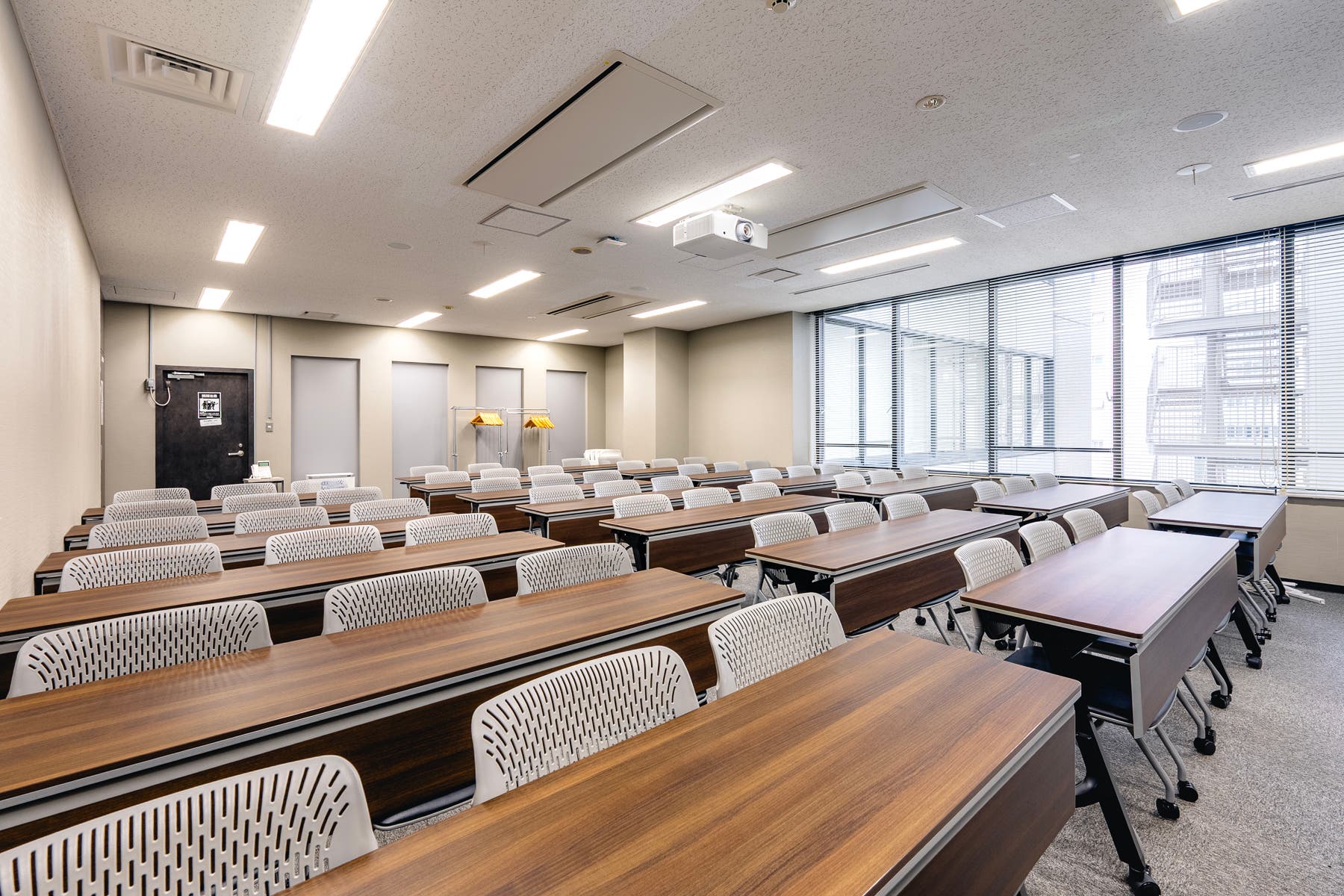 スペモ/新宿駅徒歩4分/会議/セミナー/講演会/モニター完備/設備充実/785_CROSSCOOP新宿SOUTHの写真8