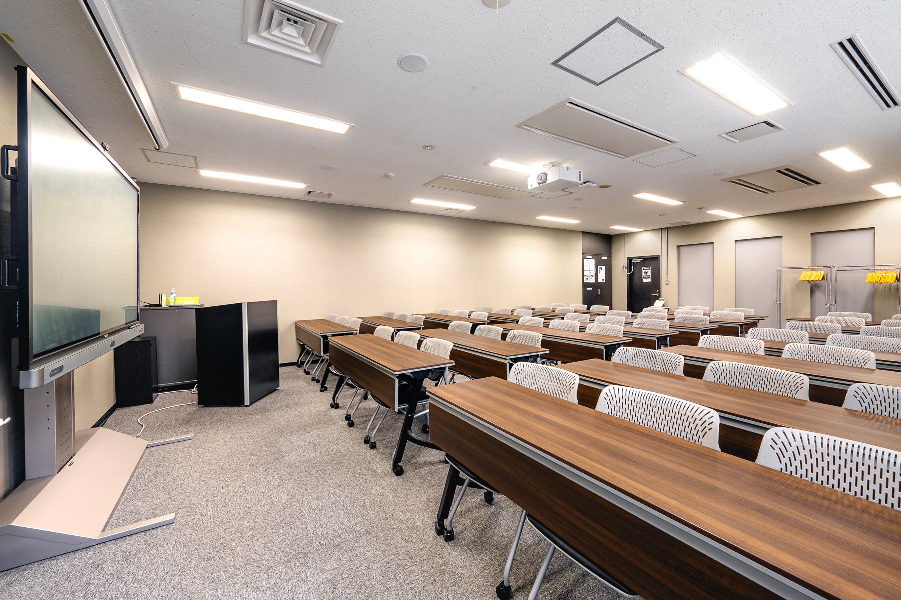 スペモ/新宿駅徒歩4分/会議/セミナー/講演会/モニター完備/設備充実/785_CROSSCOOP新宿SOUTHの写真10