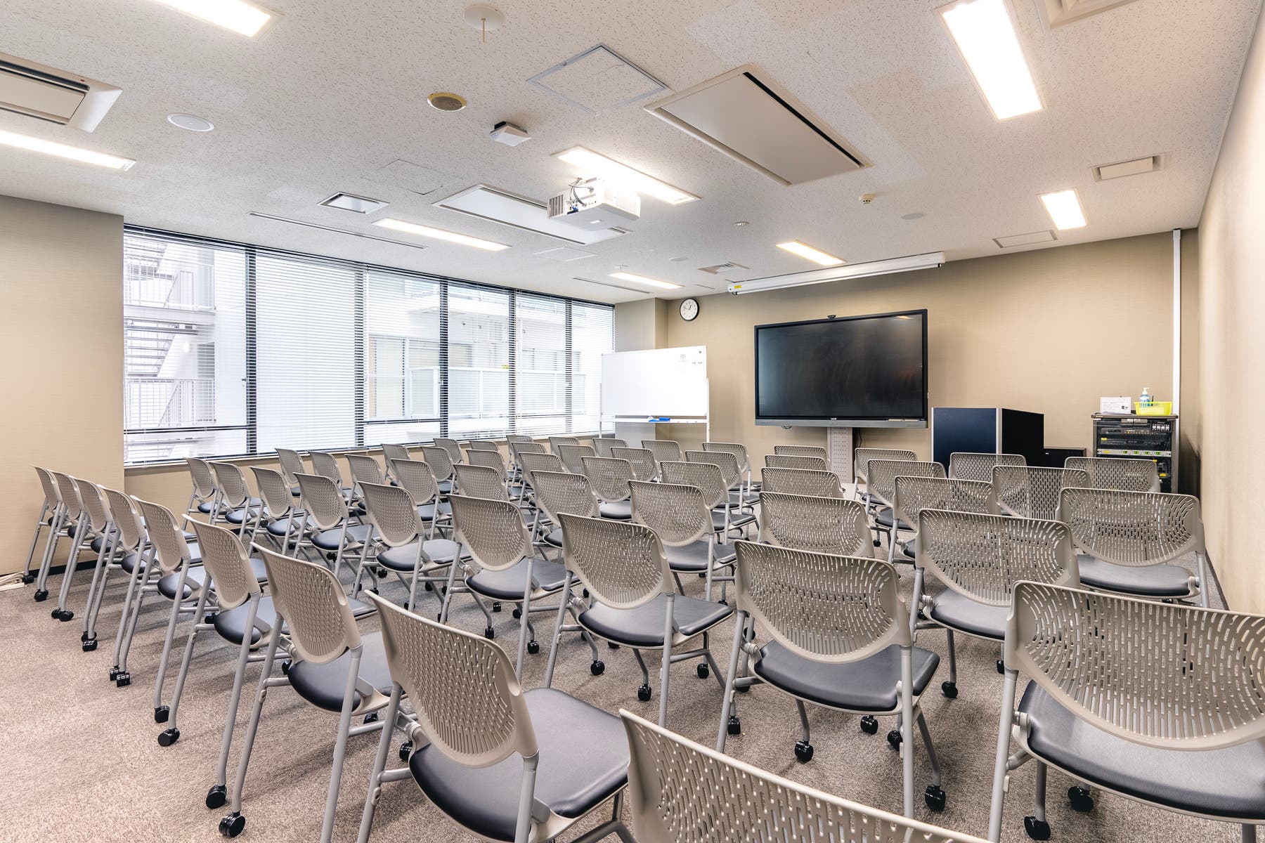 スペモ/新宿駅徒歩4分/会議/セミナー/講演会/モニター完備/設備充実/785_CROSSCOOP新宿SOUTHの写真12