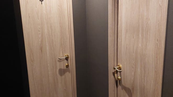 西麻布交差点すぐ、最大着席30名、大型モニター有り、カラオケ有り、バーカウンター有り、撮影可、防音の写真4