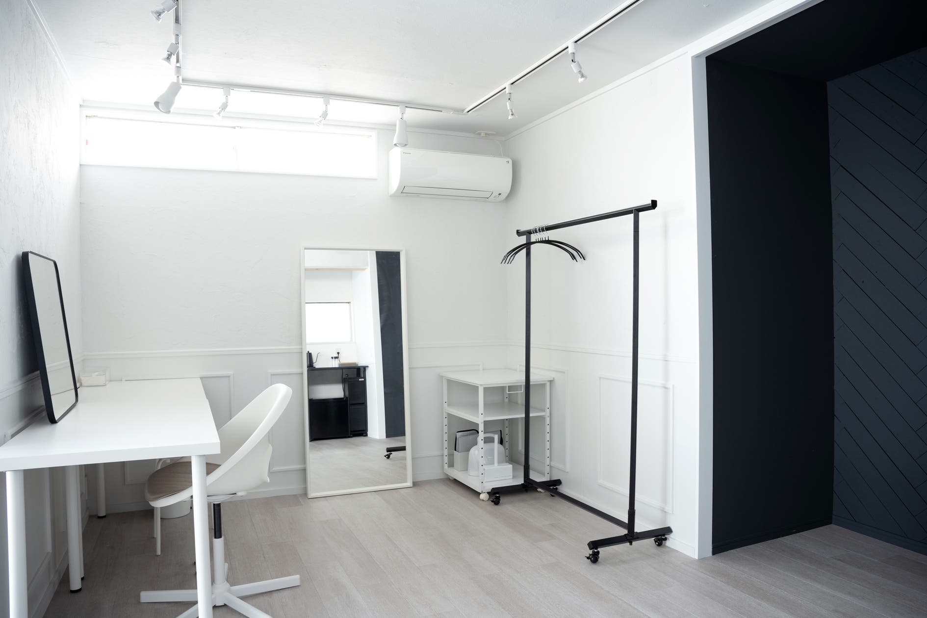 【世田谷駅4分】白を基調とした2フロアギャラリー｜展示・ポップアップに｜控室完備・複数日プランの写真13