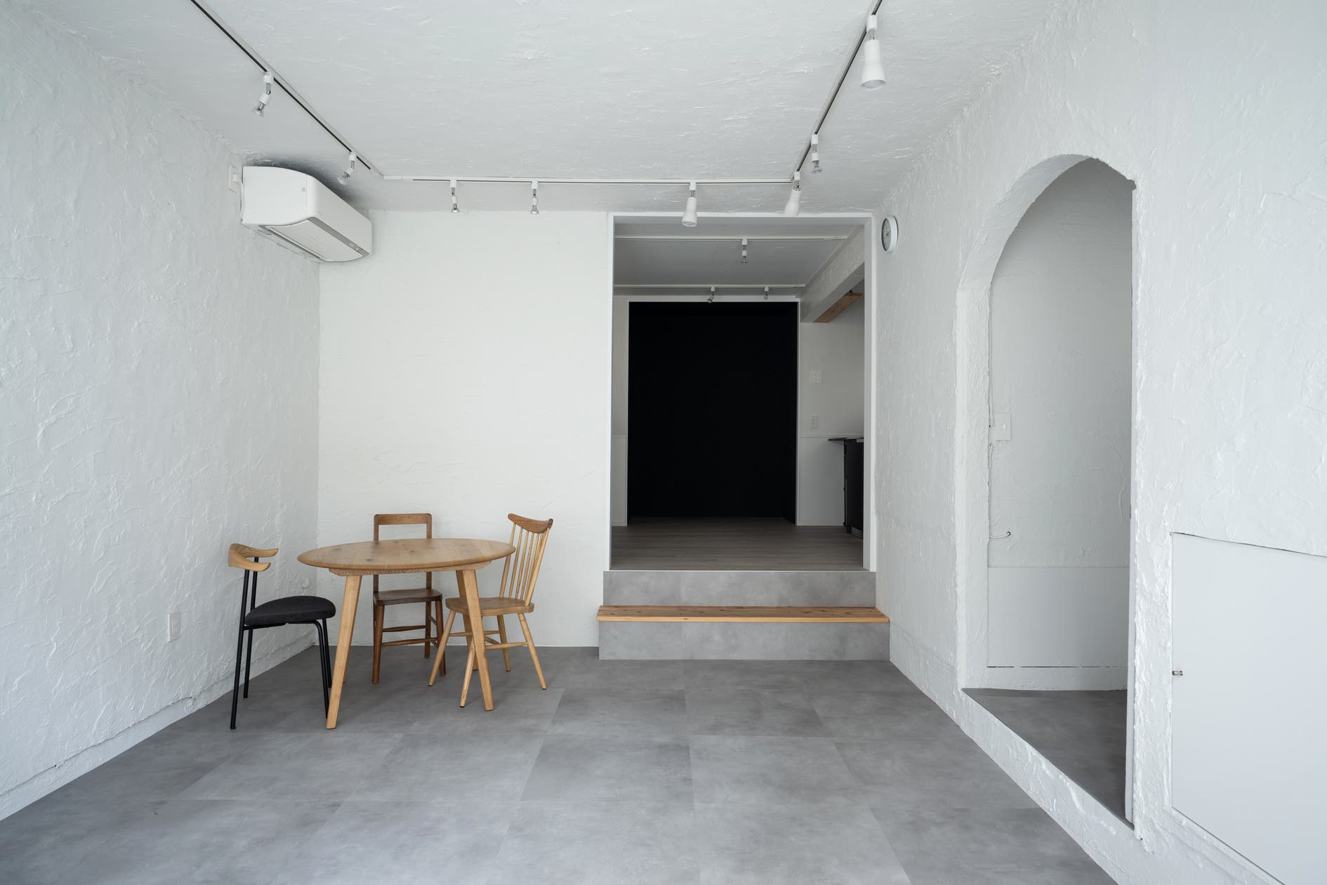 【世田谷駅4分】白を基調とした2フロアギャラリー｜展示・ポップアップに｜控室完備・複数日プランの写真4