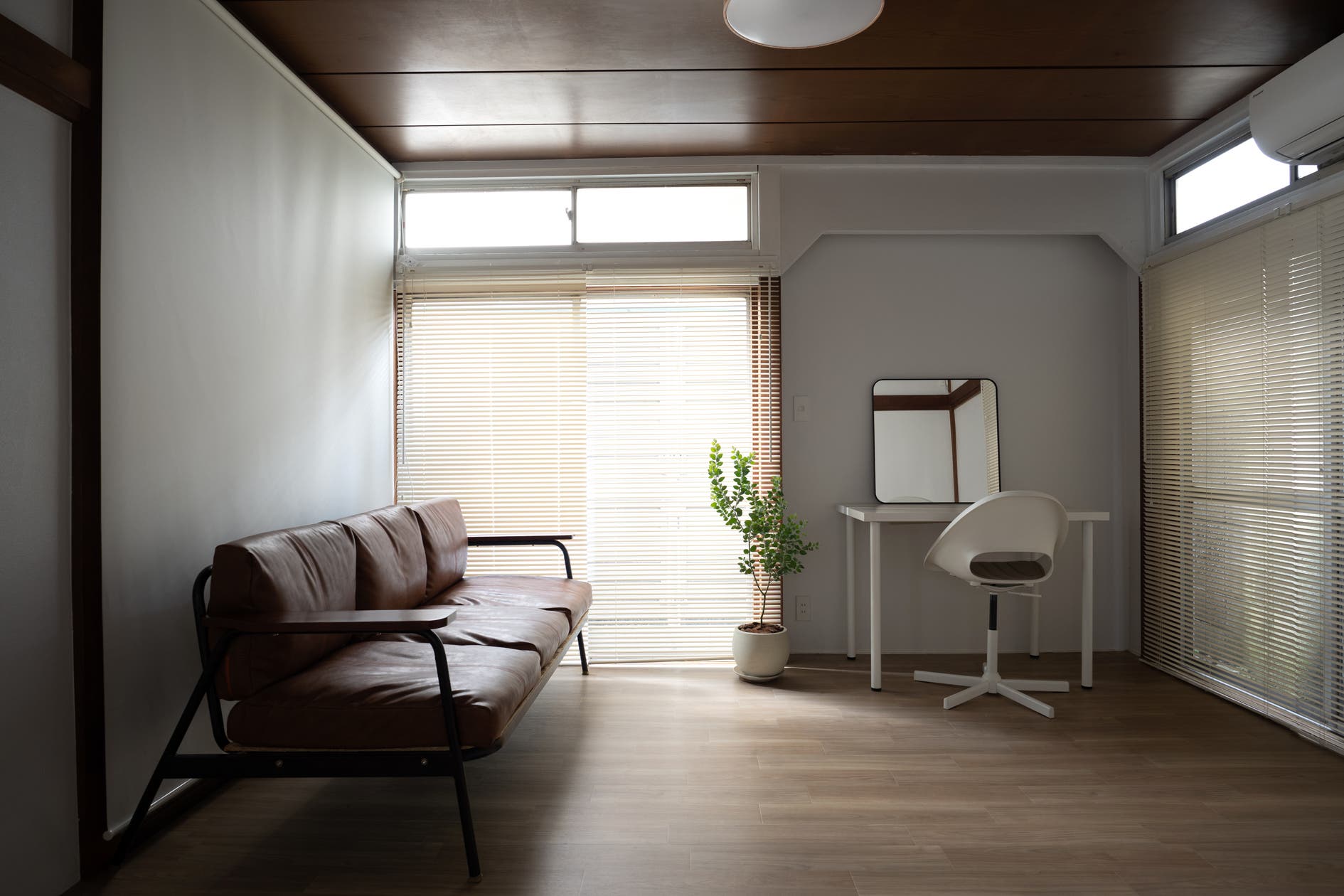 【世田谷駅4分】白を基調とした2フロアギャラリー｜展示・ポップアップに｜控室完備・複数日プランの写真15