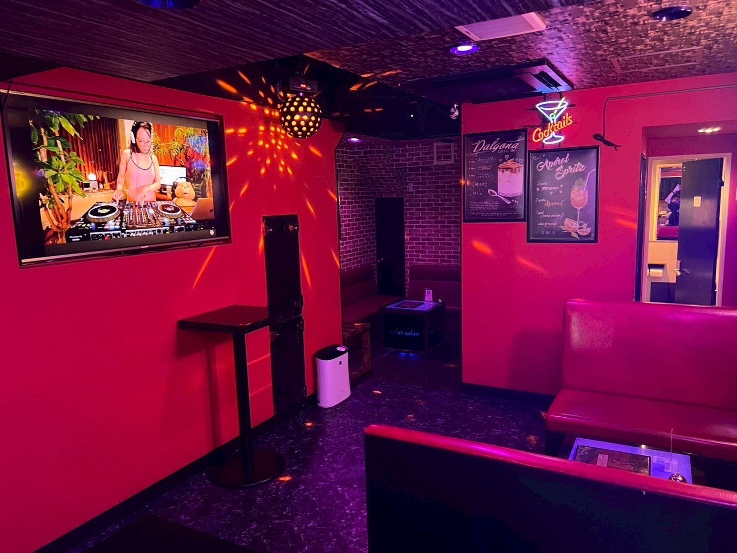 【吉祥寺駅徒歩2分/24時間貸切可能】飲み会/二次会/パーティー/イベント等 最大50名収容可 音響設備完備 シーシャ利用可の写真5