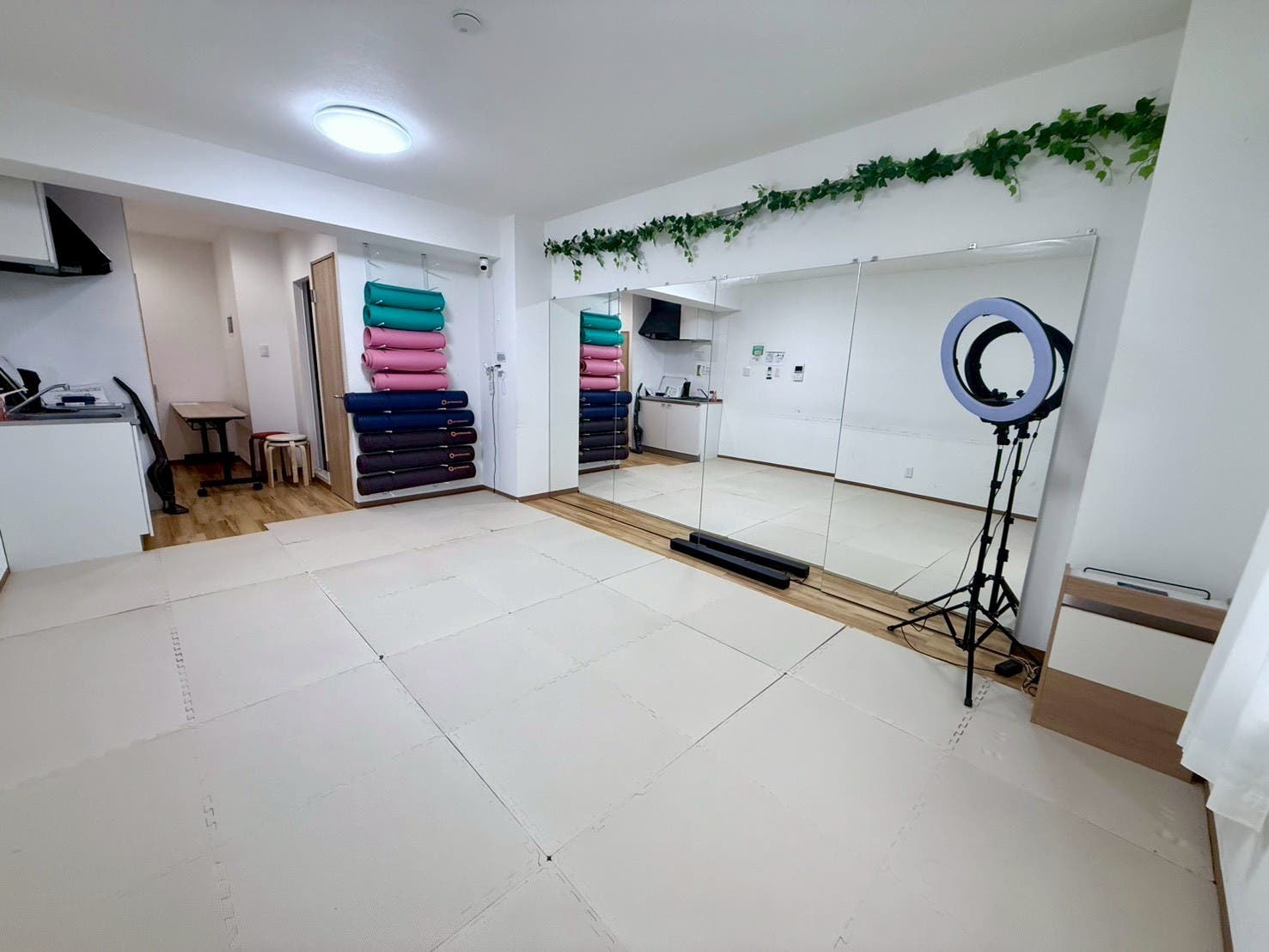 《梅田ダンススタジオ402》駅1分/飲食OK/設備無料/更衣室/光Wi-Fi/リングライトの写真2