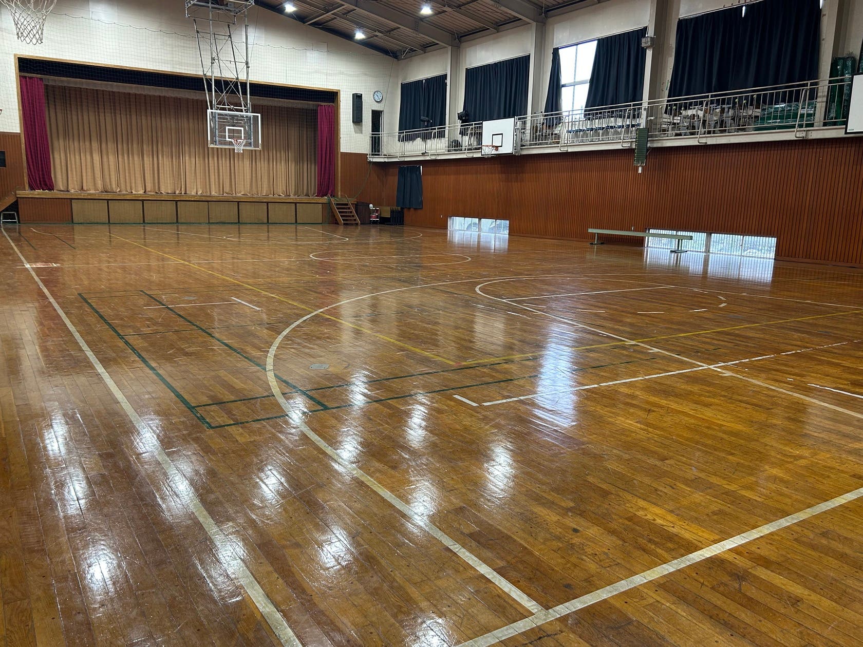 【フローリングリニューアル✨】川崎区の体育館の写真2