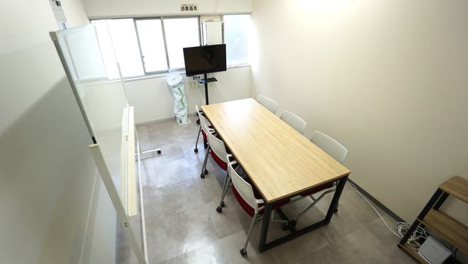 <神田会議室 5-A>神田駅徒歩3分🚃6名収容完全個室✨24時間🈺光回線Wi-Fi📶会議/商談/ワークショップの写真3