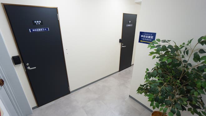 <神田会議室 5-B>神田駅徒歩3分🚃8名収容完全個室✨24時間🈺光回線Wi-Fi📶会議/商談/ワークショップの写真7