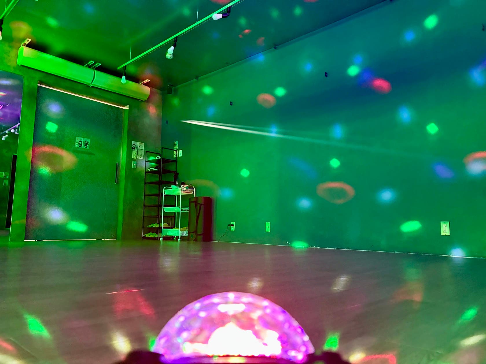 【天文館通駅から徒歩4分♪】七色LEDで心も踊る✨光Wi-Fi♪ジャンプOK！ダンス、撮影、筋トレなどにおススメ♬の写真2