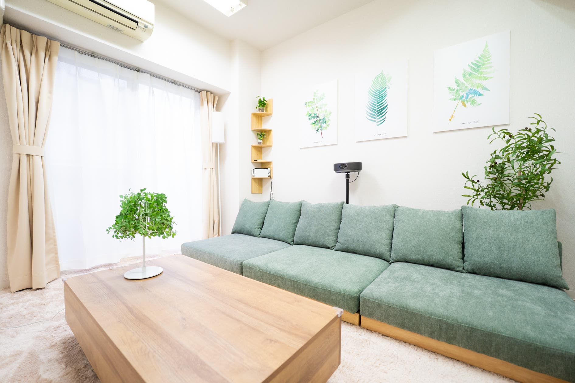 ✨長時間割＆小人数割実施中✨プロジェクター映画鑑賞🎬広々ローソファ👑西口地下街出口から徒歩5分🎵の写真1