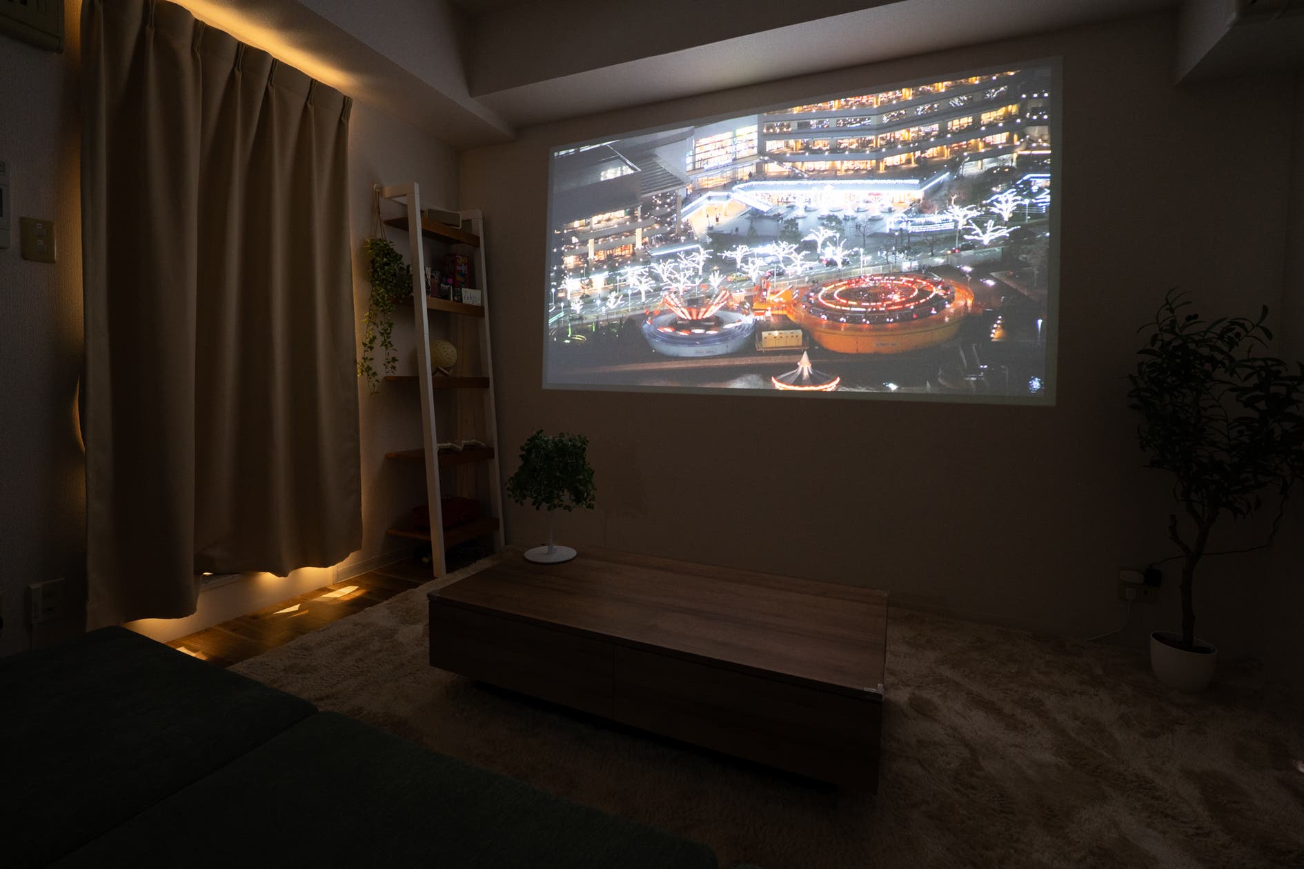 ✨長時間割＆小人数割実施中✨プロジェクター映画鑑賞🎬広々ローソファ👑西口地下街出口から徒歩5分🎵の写真2