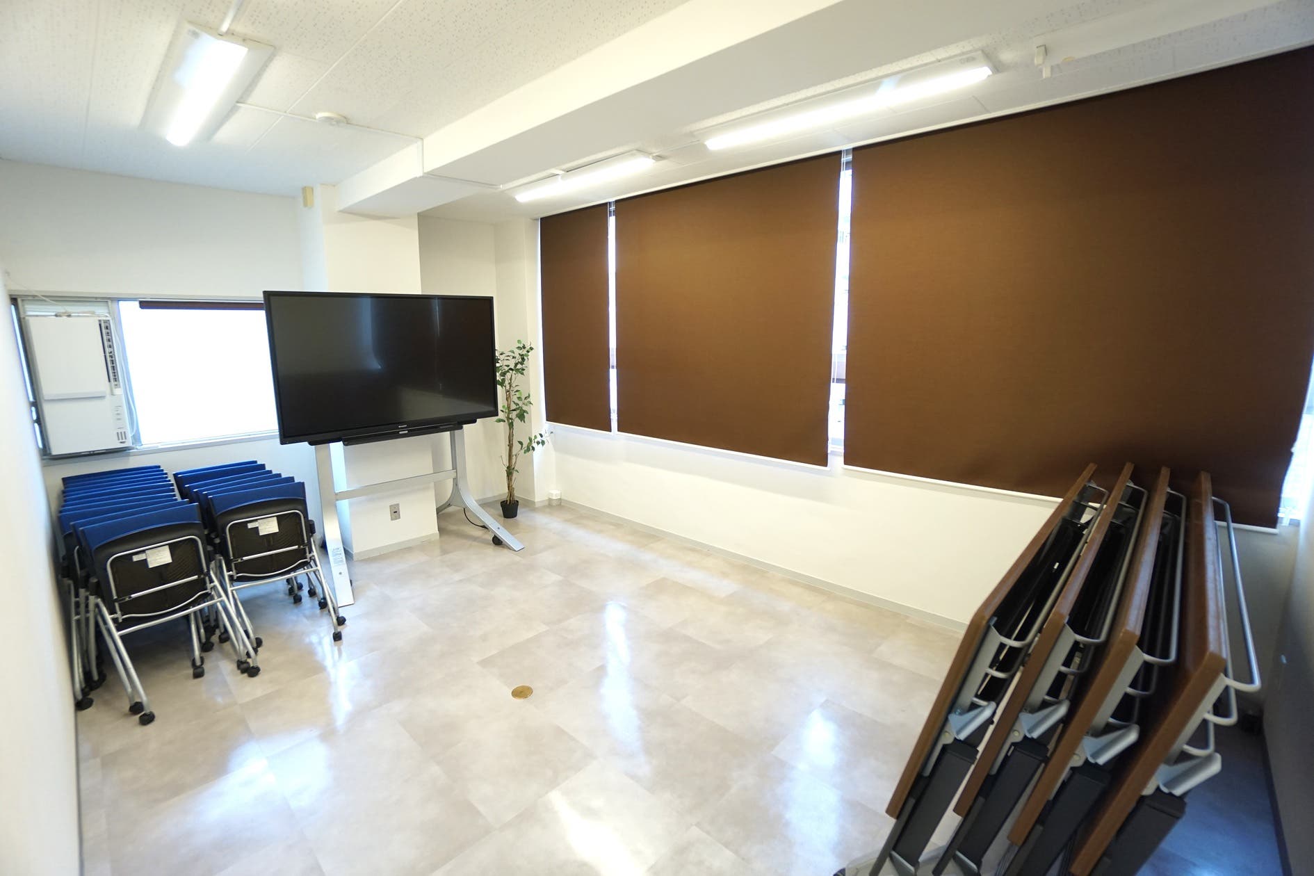 ＜神田会議室 5-C＞神田駅徒歩1分🚃16名収容完全個室✨24時間🈺光回線Wi-Fi📶会議/商談/ワークショップの写真9