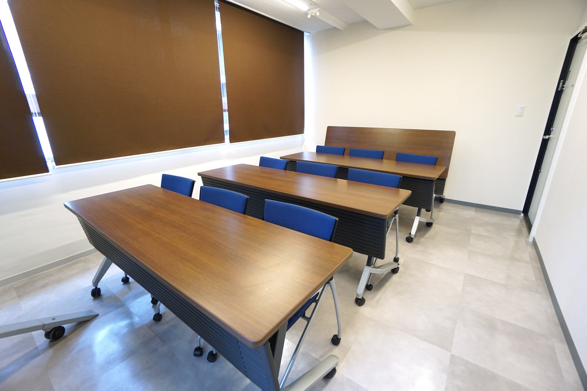 ＜神田会議室 5-C＞神田駅徒歩1分🚃16名収容完全個室✨24時間🈺光回線Wi-Fi📶会議/商談/ワークショップの写真2