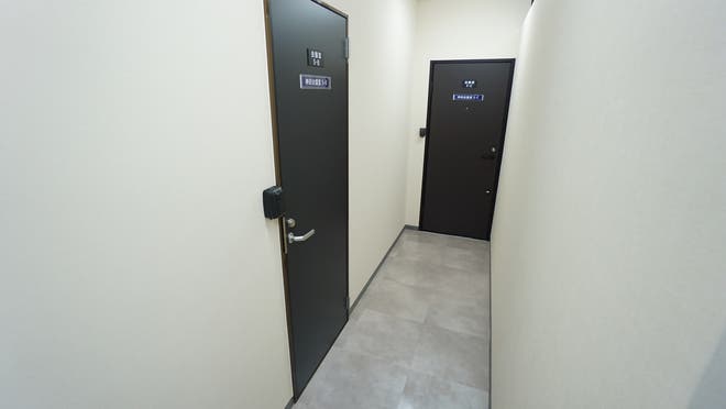 <神田会議室 5-C>神田駅徒歩3分🚃16名収容完全個室✨24時間🈺光回線Wi-Fi📶会議/商談/ワークショップの写真13