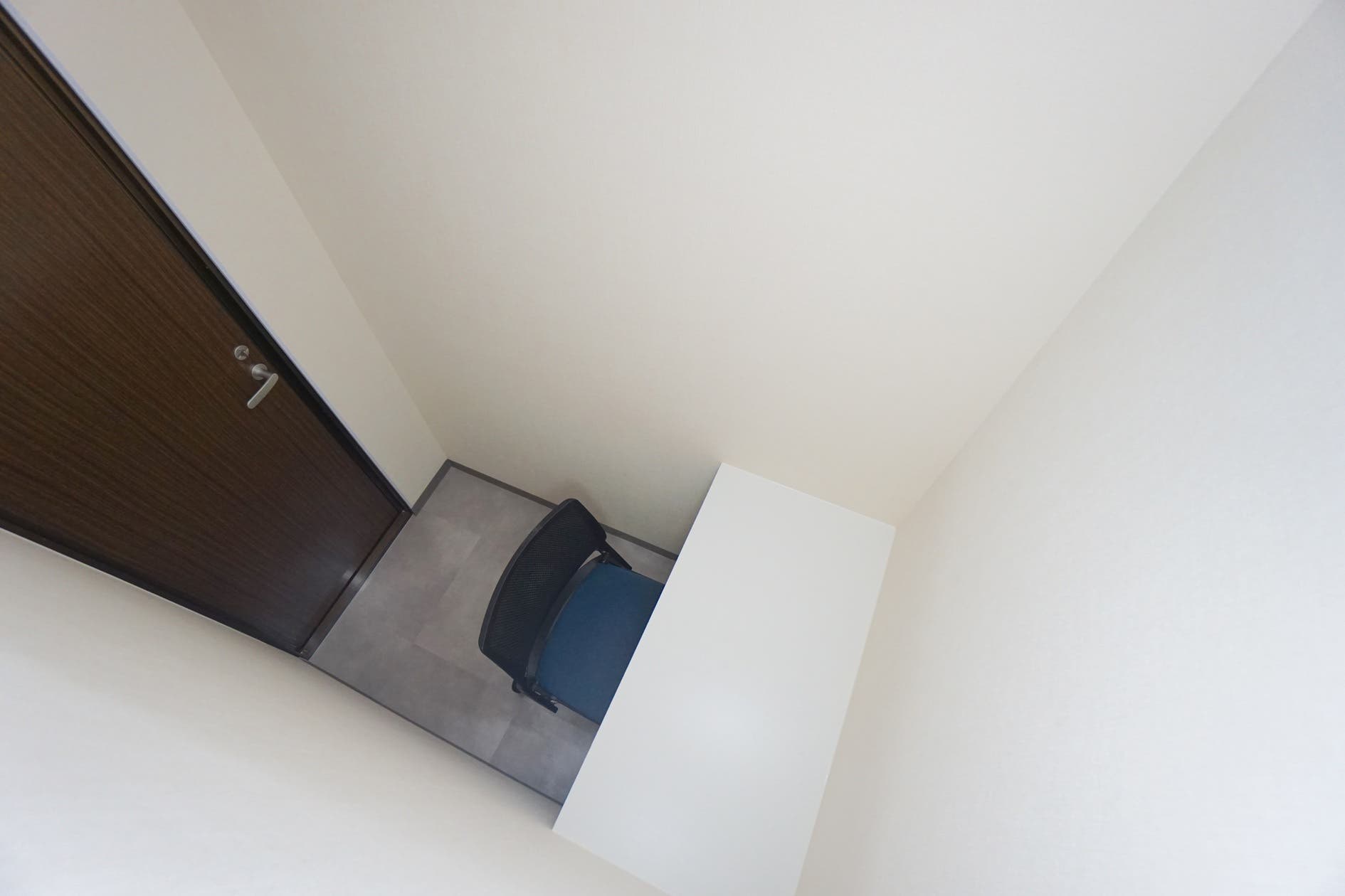 ＜神田会議室ワーク515＞神田駅徒歩1分🚃1名用半個室🚪24時間🈺光回線Wi-Fi📶電源🔌テレワーク/Web会議/作業の写真4