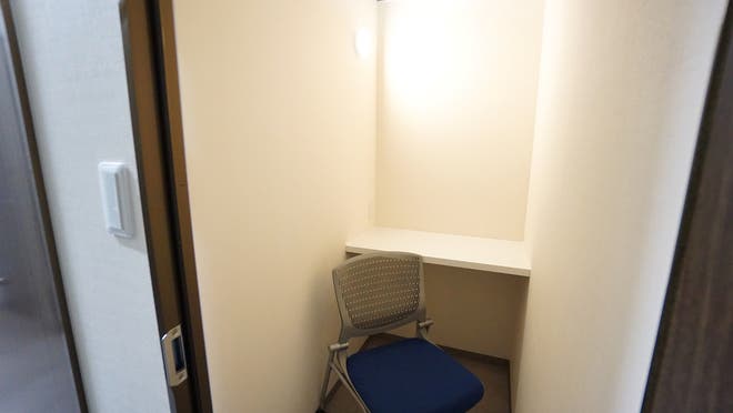 <神田会議室ワーク515>神田駅徒歩3分🚃1名用半個室🚪24時間🈺光回線Wi-Fi📶電源🔌テレワーク/Web会議/作業の写真5