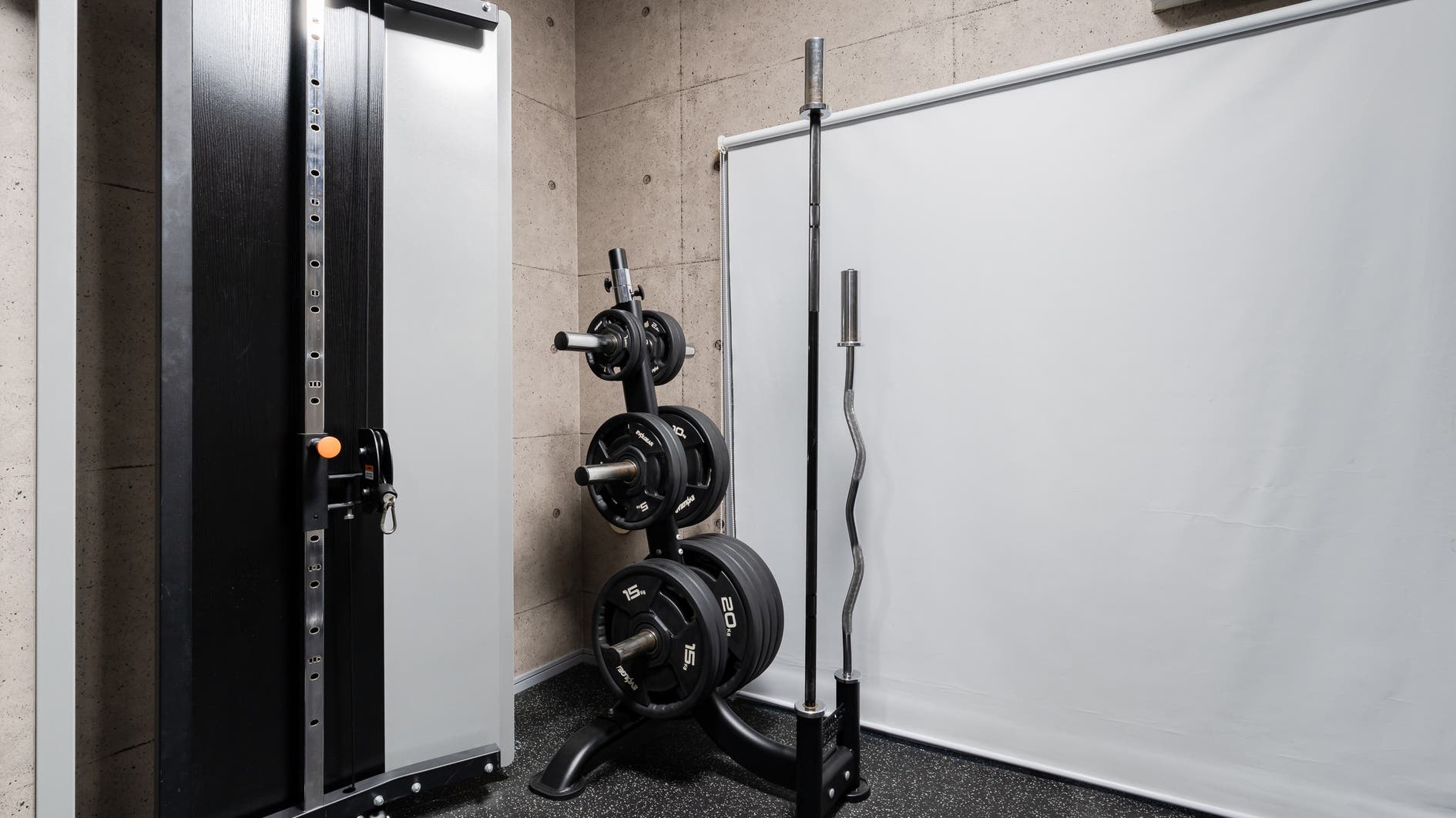 【池袋駅4分】1日1回スタッフ完全清掃のハイクオリティレンタルジムの写真5