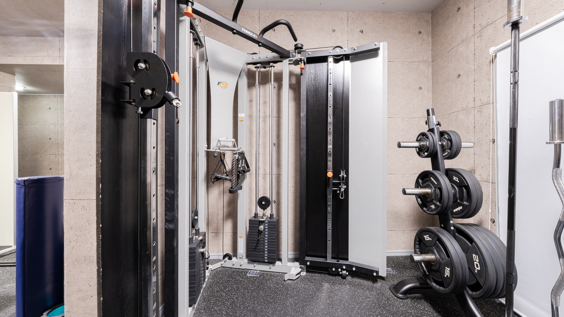 【池袋駅4分】1日1回スタッフ完全清掃のハイクオリティレンタルジムの写真30