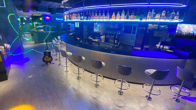 三宮でDJ体験!カラオケ×DJブースの新感覚スペースの写真1