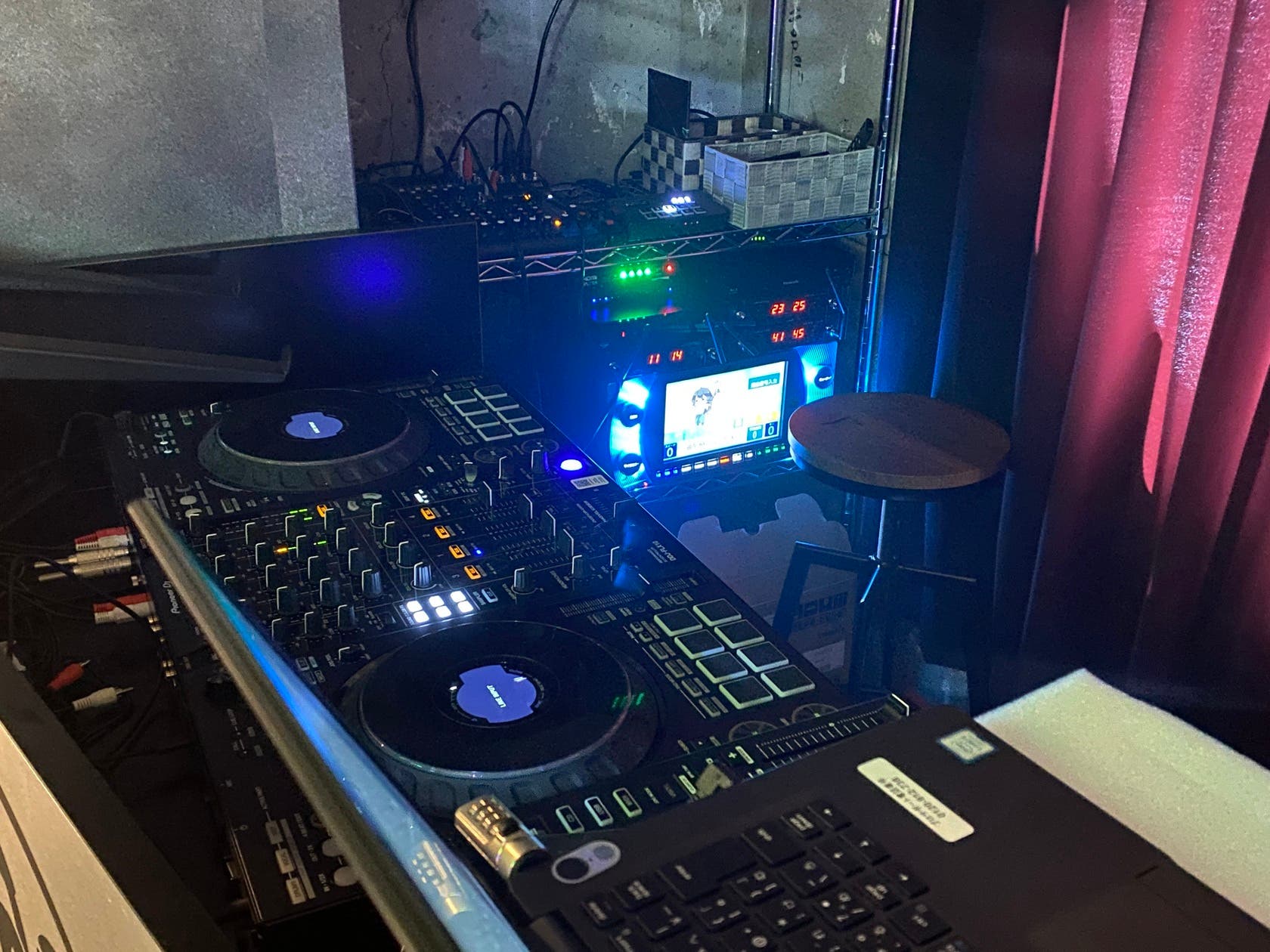 三宮でDJ体験！カラオケ×DJブースの新感覚スペースの写真3