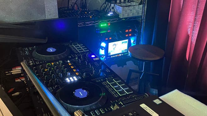 三宮でDJ体験!カラオケ×DJブースの新感覚スペースの写真3
