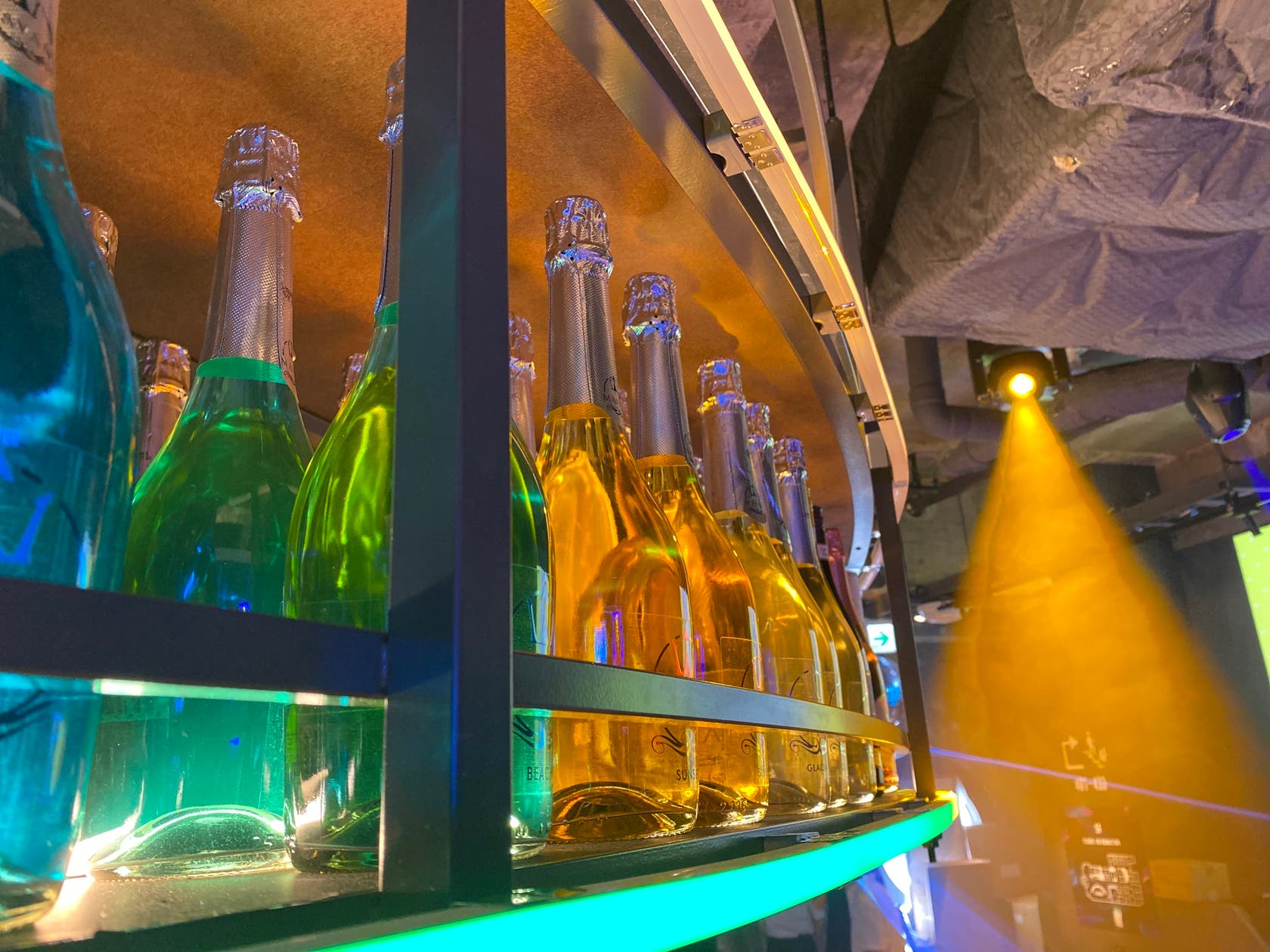 三宮でDJ体験！カラオケ×DJブースの新感覚スペースの写真5