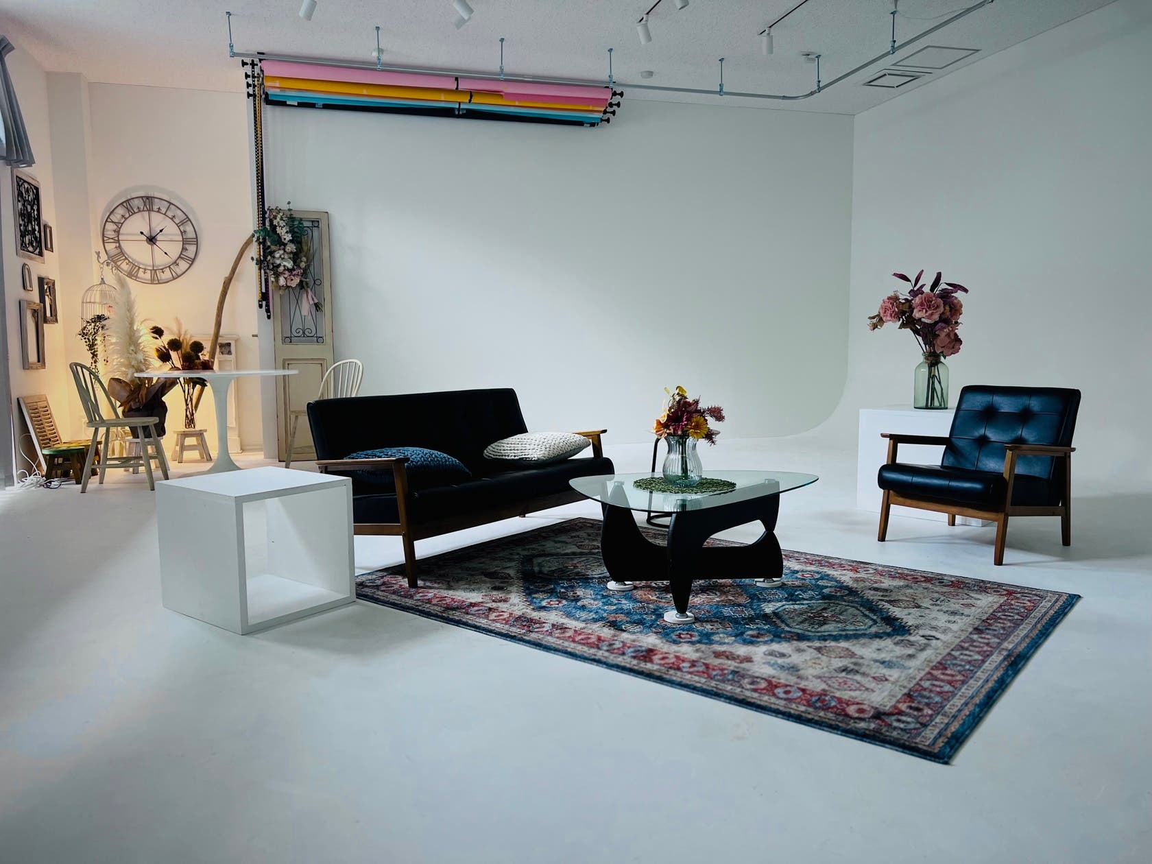 個人・企業映像写真撮影対応。Wi-Fi、プロジェクター完備。セミナーや研修等OK。女子会・ママ会におすすめなイベントスペースの写真2