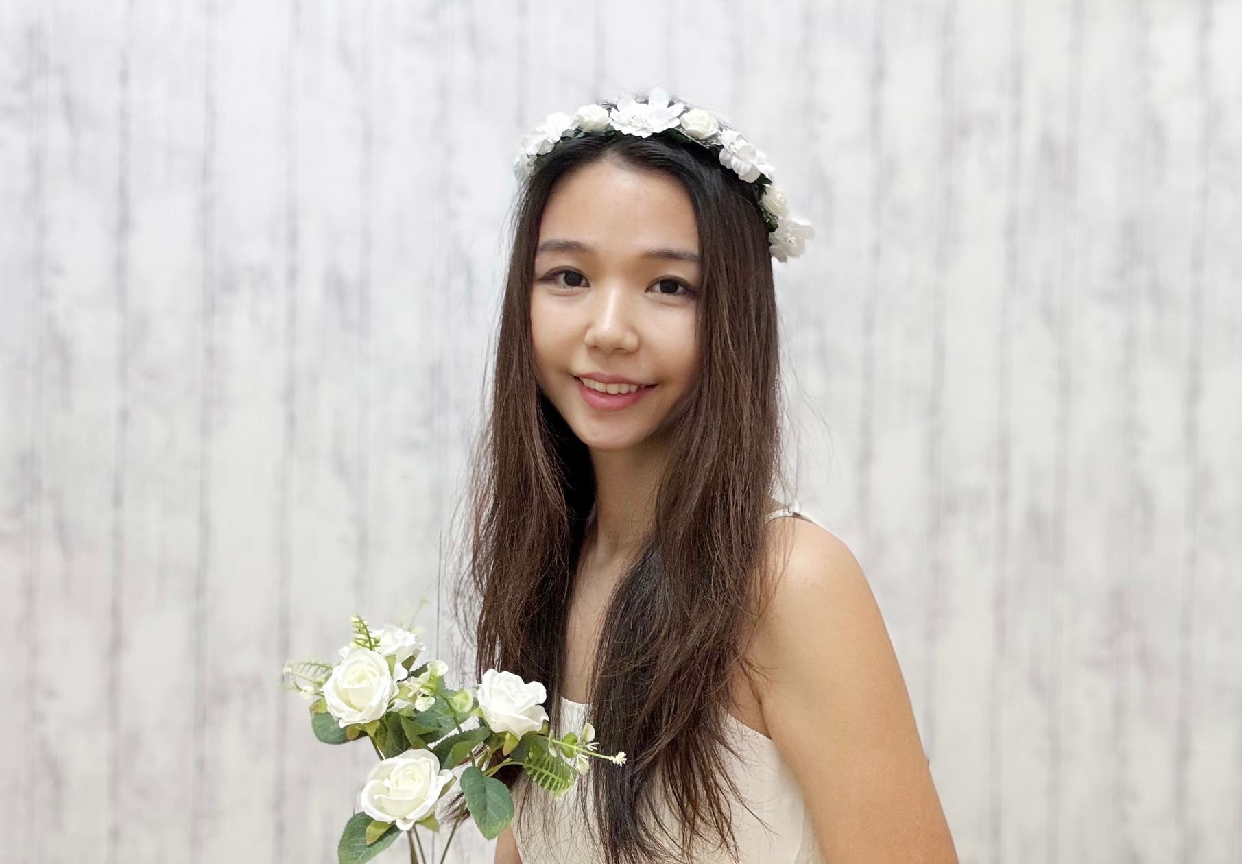 【渋谷・三軒茶屋エリア】駅チカ・自然光たっぷり白壁×バラ背景撮影スタジオ｜ポートレート・ファッション・商品・SNS撮影の写真11