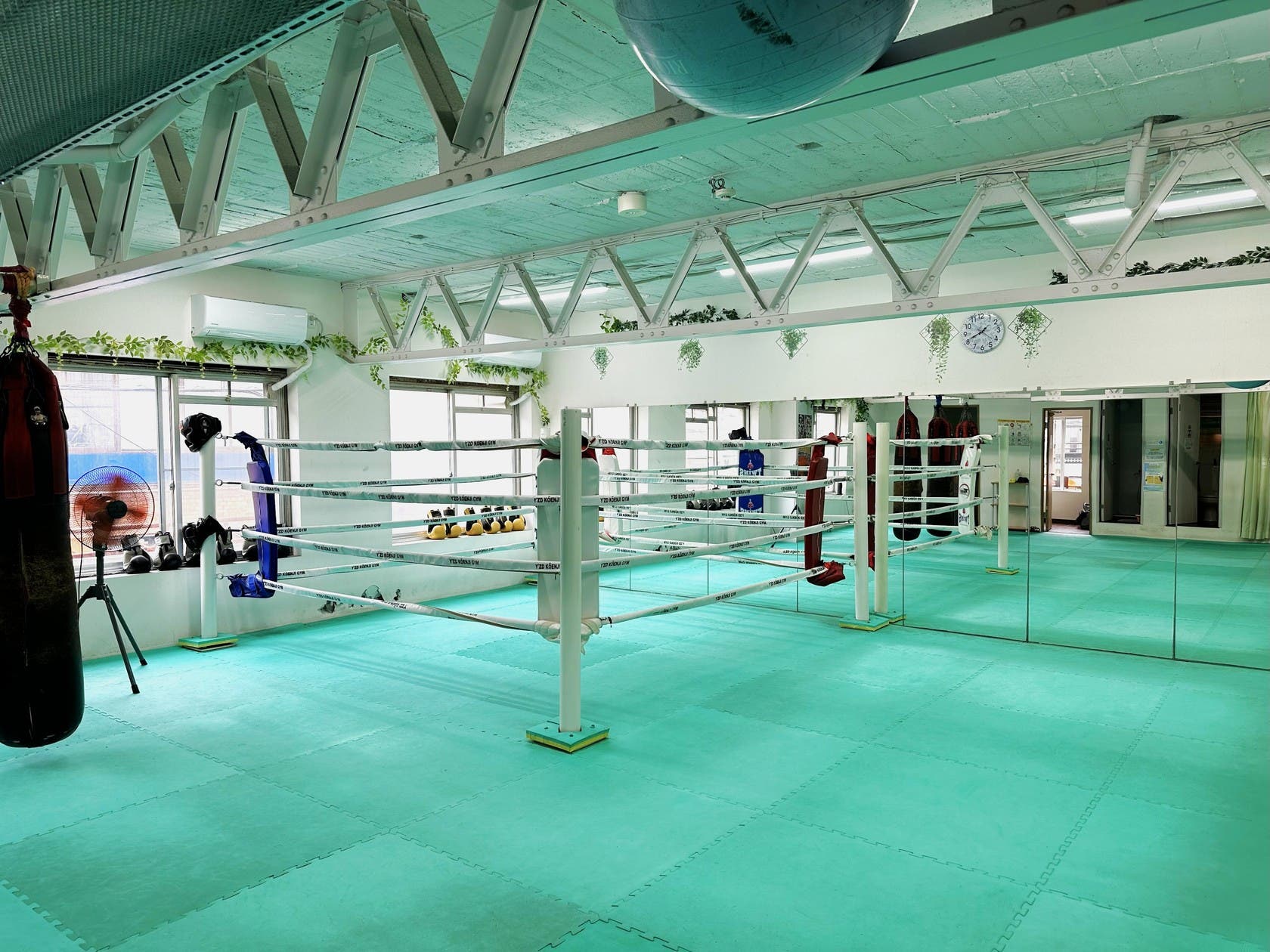 中央線高円寺駅徒歩２分のキックボクシングジム✨１時間１０００円✨駅チカ🚃の写真1