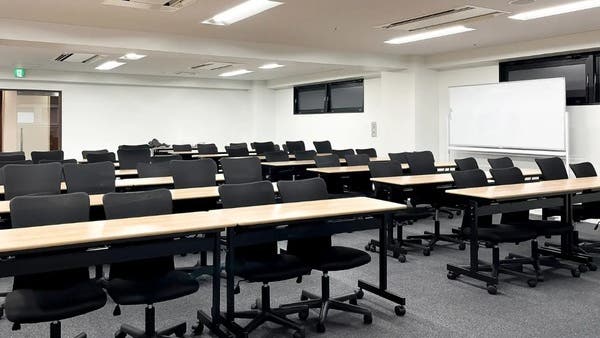 【大会議室 Lab. A 最大56名収容可能】新橋駅徒歩1分・内幸町1分!完全貸切スペース・会議/セミナーにおすすめの大会議室の写真3
