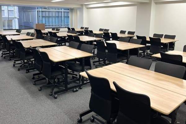 【大会議室 Lab. A 最大56名収容可能】新橋駅徒歩1分・内幸町1分！完全貸切スペース・会議/セミナーにおすすめの大会議室の写真5
