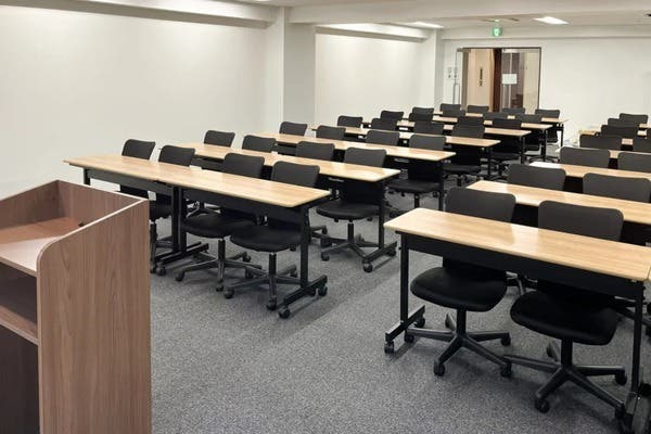 【大会議室 Lab. A 最大56名収容可能】新橋駅徒歩1分・内幸町1分！完全貸切スペース・会議/セミナーにおすすめの大会議室の写真6
