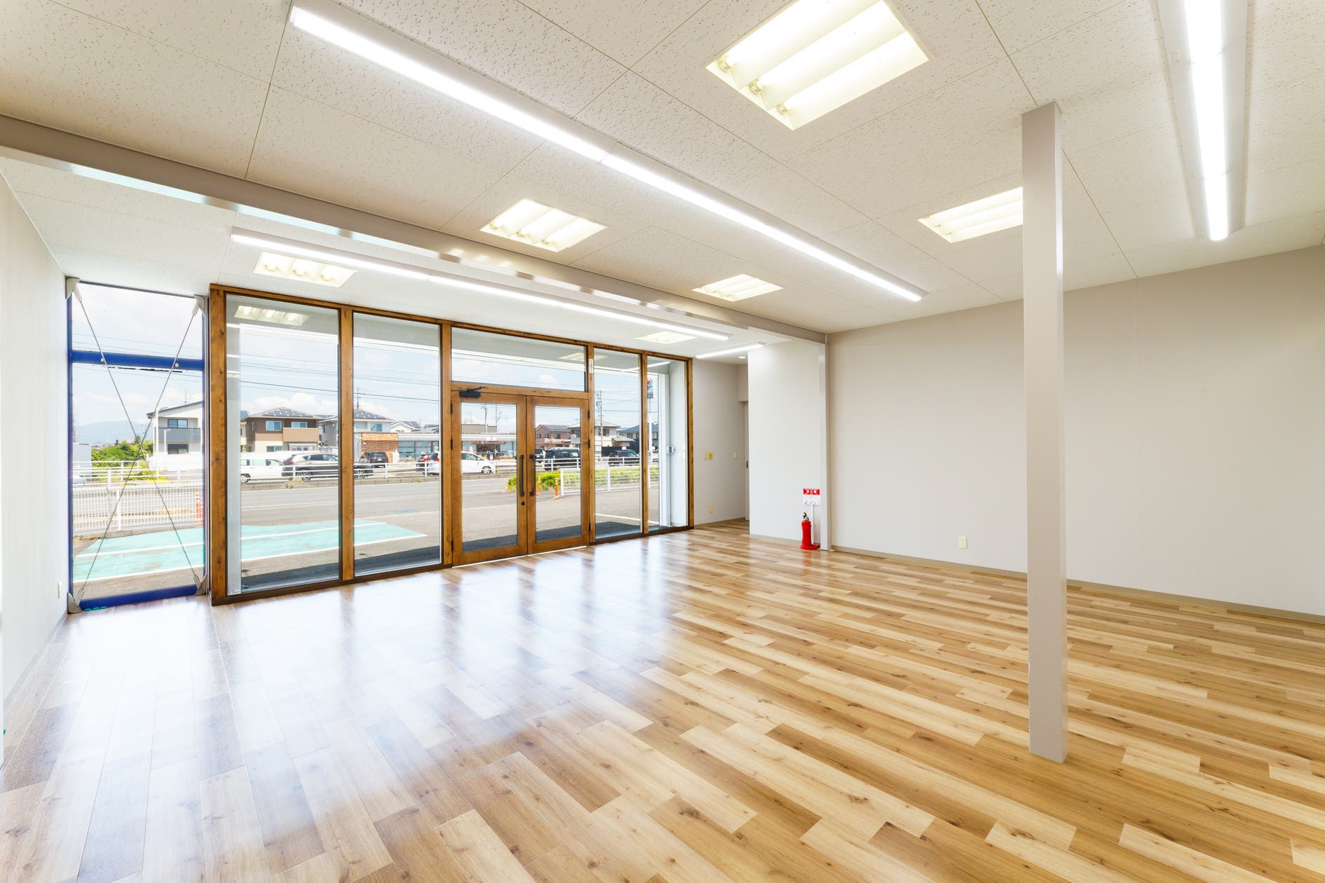 【鼓ヶ浦駅から徒歩10分！】自然光あふれるシンプルな貸し切りスタジオの写真1