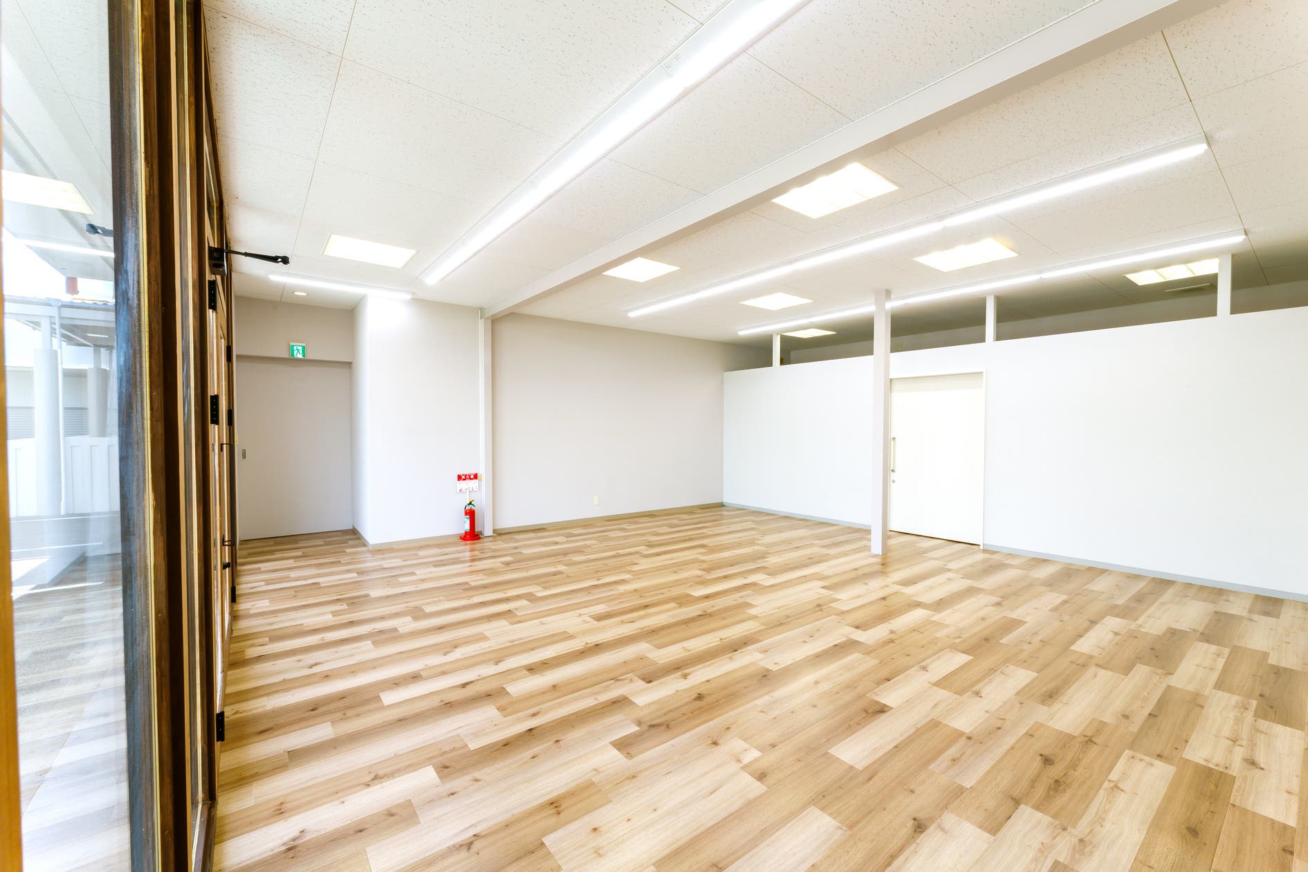 【鼓ヶ浦駅から徒歩10分！】自然光あふれるシンプルな貸し切りスタジオの写真2