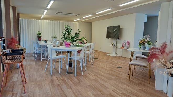 【熊本市中央区】女性専用レンタルスペースラウンジ・エレガントで癒される白を基調とした空間,,撮影、講座、交流会などに最適!の写真1