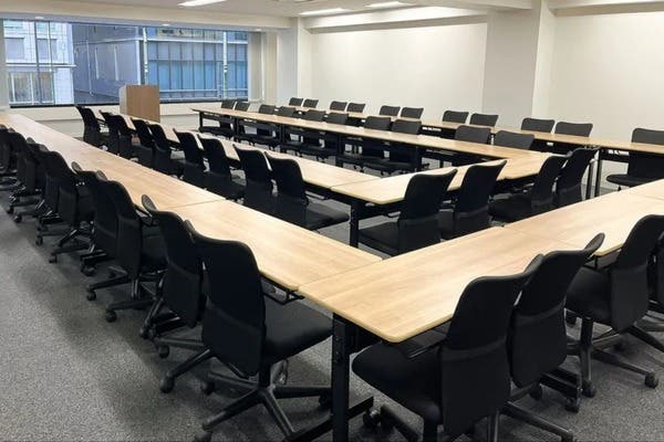 【大会議室 Lab. B 最大56名収容可能】新橋駅徒歩1分・内幸町1分！完全貸切スペース・会議/セミナーにおすすめの大会議室の写真6