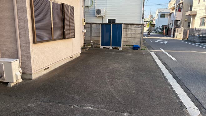 閑静な住宅街の屋外スペース|物販・駐車などに最適の写真1