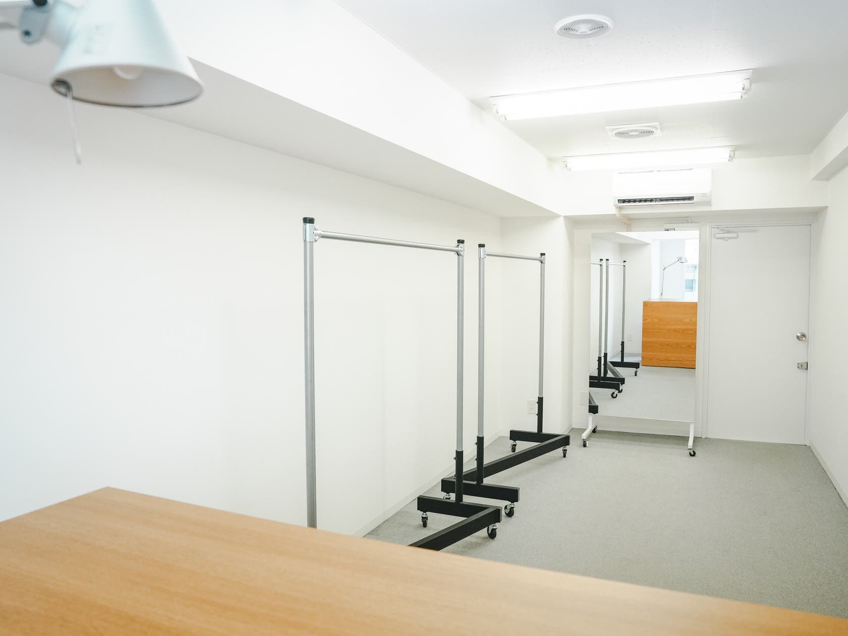 ポップアップ・展示会・個展に最適なミニマルなデザインスタジオの写真2